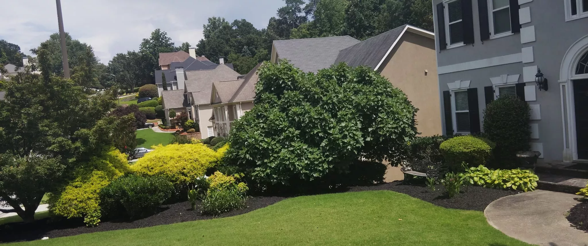 Atlanta Mulch Installation for Stunning Landscapes - Mountain High ...